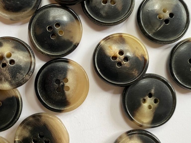 Horn & bone buttons | TextileGarden