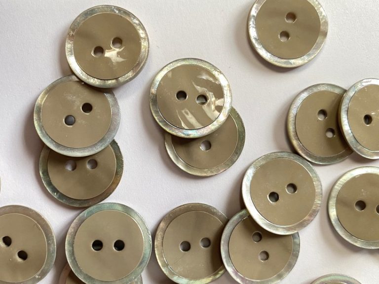 Shell buttons | buttons | TextileGarden