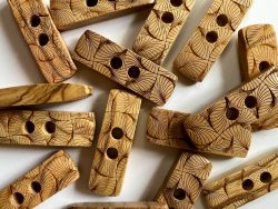 Wooden buttons | bamboo | wood | toggle | TextileGarden