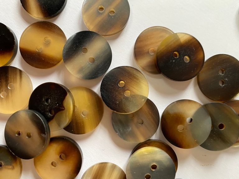 Horn & bone buttons | TextileGarden