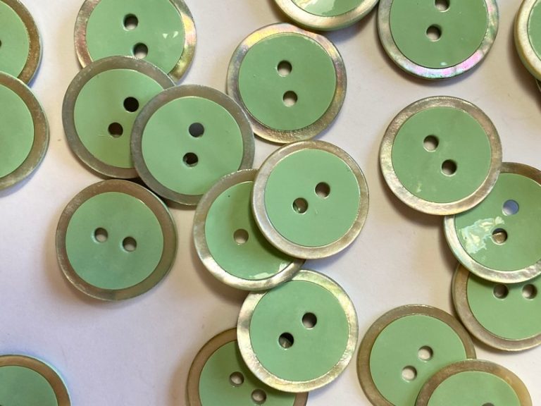 Shell buttons | buttons | TextileGarden
