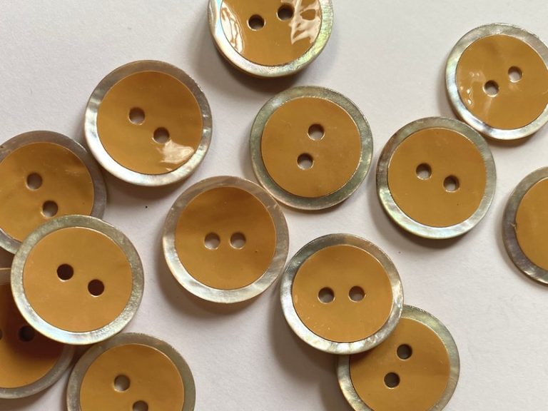 Shell buttons | buttons | TextileGarden