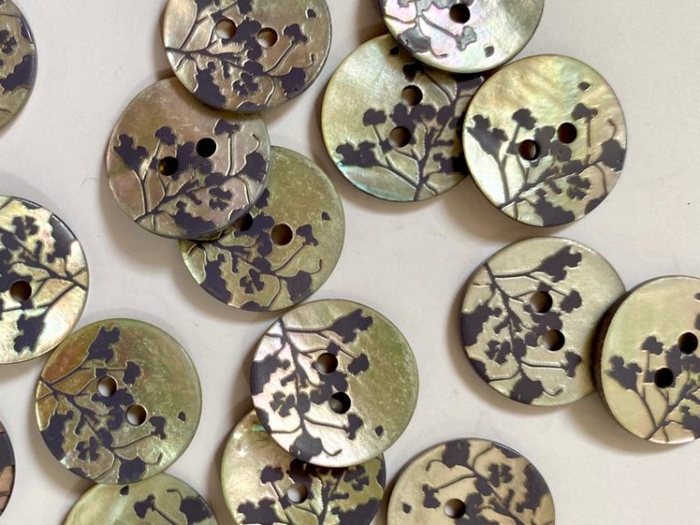 Shell buttons | buttons | TextileGarden