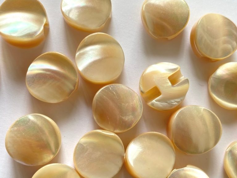 Shell buttons | buttons | TextileGarden