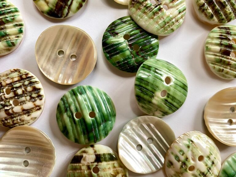 Shell buttons | buttons | TextileGarden