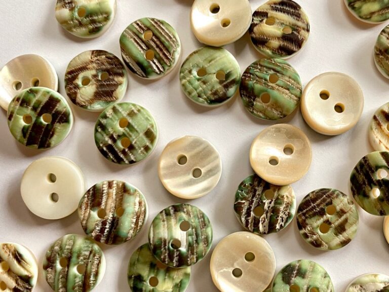 Shell buttons | buttons | TextileGarden