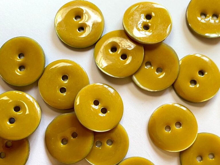 Shell buttons | buttons | TextileGarden