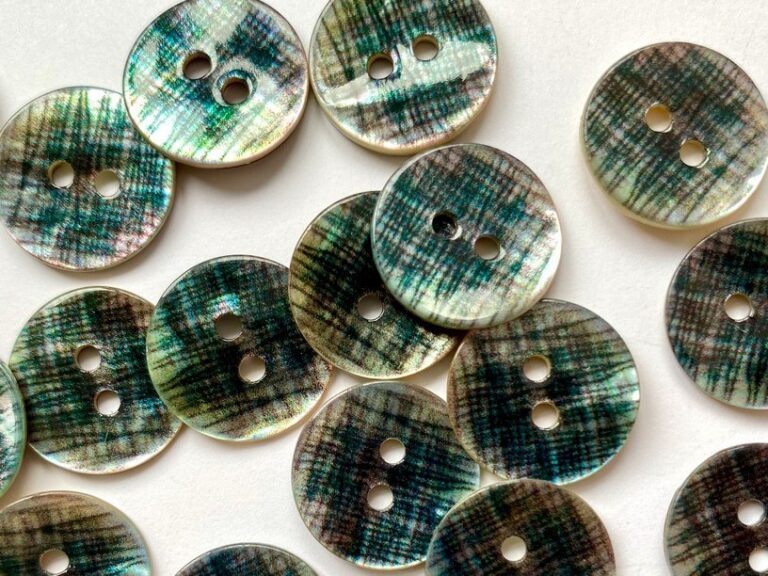 Shell buttons | buttons | TextileGarden