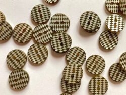 Shell buttons | buttons | TextileGarden