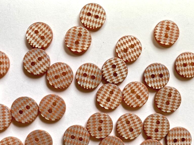 Shell buttons | buttons | TextileGarden