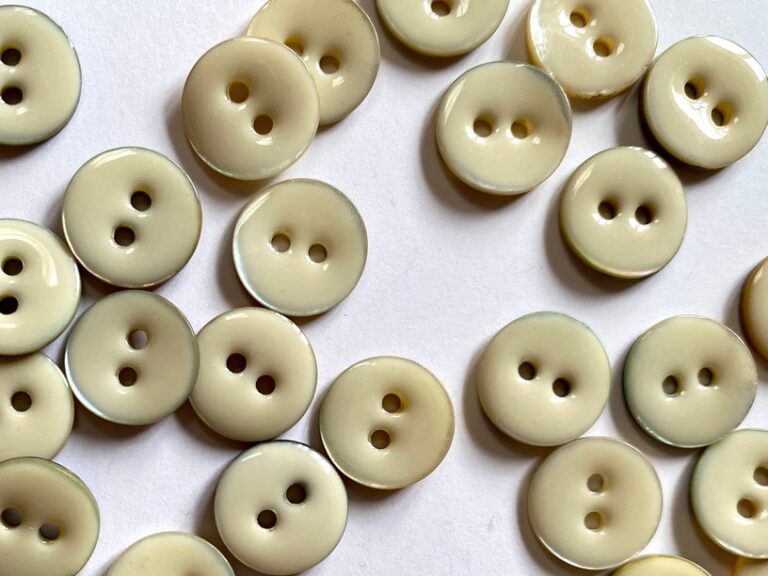 Shell buttons | buttons | TextileGarden