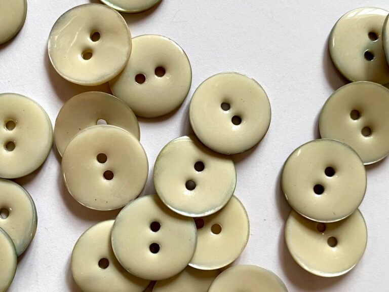 Shell buttons | buttons | TextileGarden
