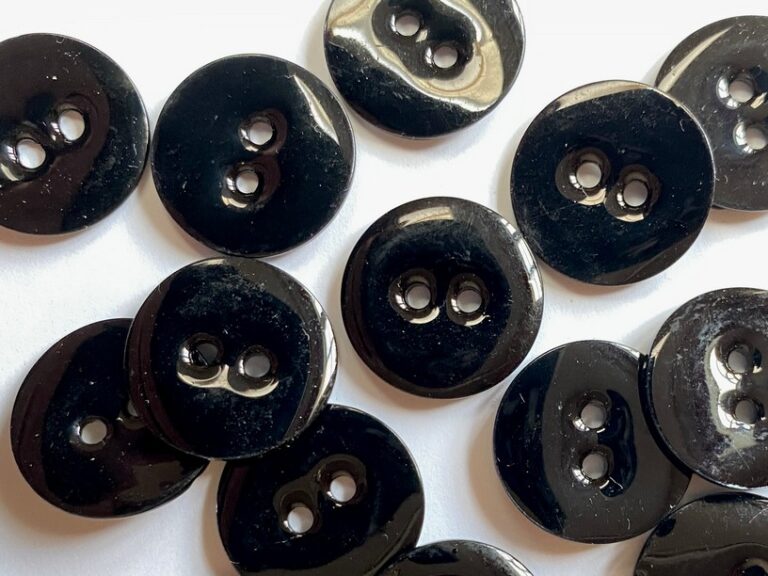 Shell buttons | buttons | TextileGarden