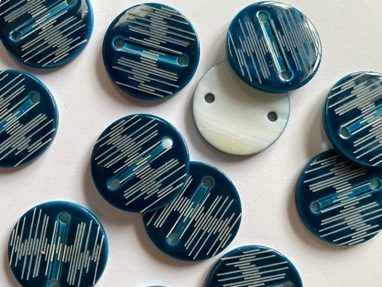 Shell buttons | buttons | TextileGarden